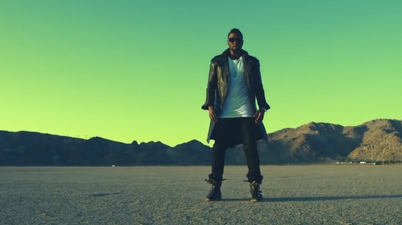 Clip "Follow Me" : Hardwell et Jason Derulo à toute vitesse dans le désert