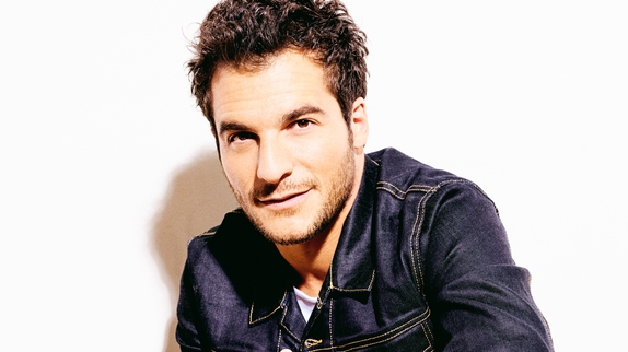 "Addictions" : Amir annonce une réédition de son album avec 14 titres ...