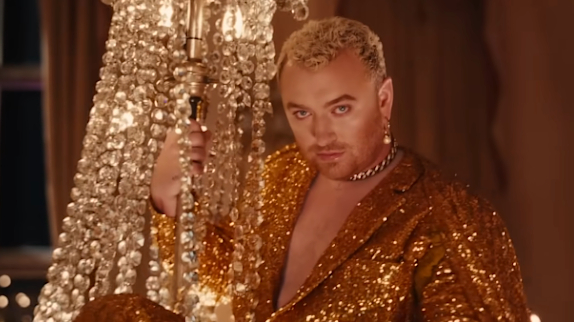 Sam Smith s'affirme en icône queer dans le clip flamboyant "I'm Not ...