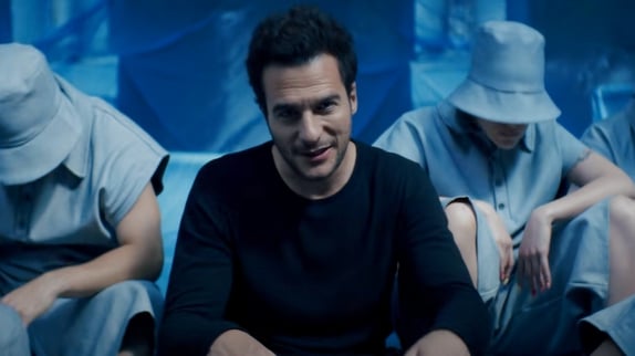 Amir : appuyez sur pause à 2min03 de son nouveau clip, il dévoile un ...