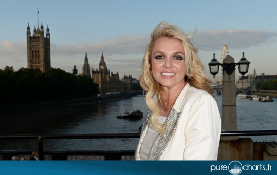 Britney Spears visite Londres en tour-bus : photos
